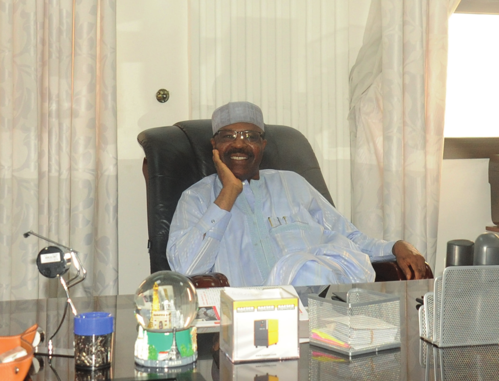 Cameroun : Baba Danpullo offre 100 millions de francs CFA pour la lutte ...